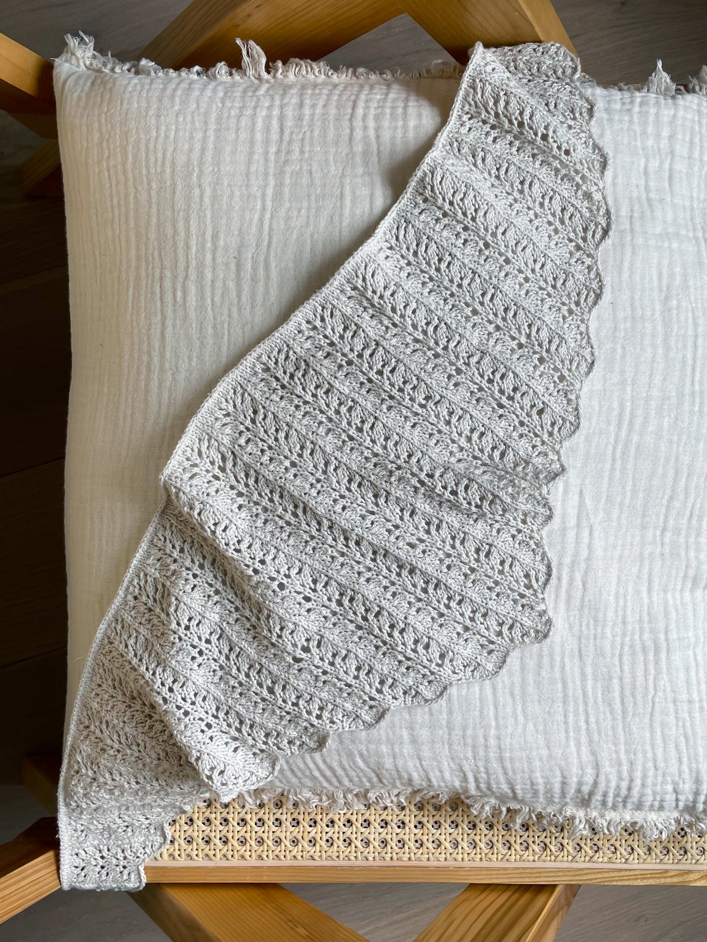 Mono_Floral Lines Scarf (English) – Mono Knit Editions